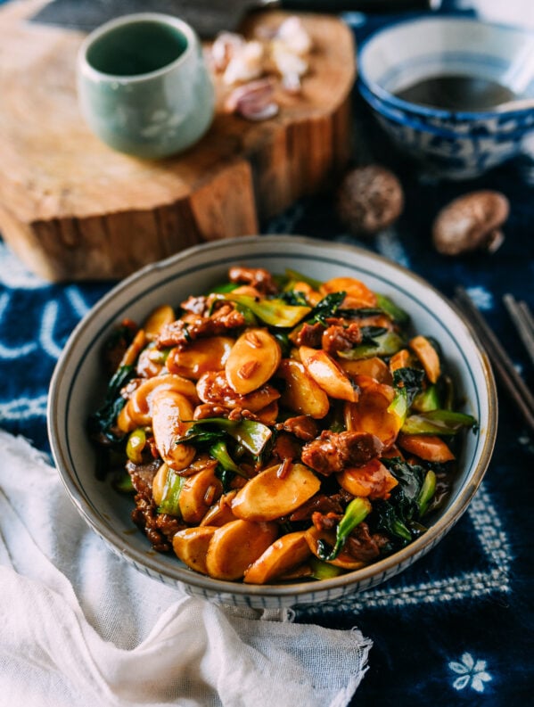 Stir-fried Rice Cakes (Nian Gao - 炒年糕) - The Woks of Life