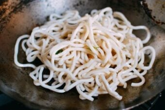 Shanghai Fried Noodles (Cu Chao Mian) - The Woks of Life