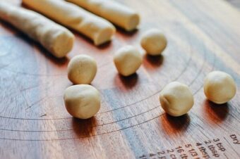Shanghai Savory Mooncakes (Xian Rou Yue Bing) - The Woks of Life