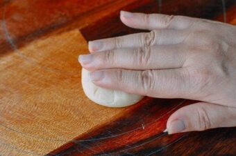 Shanghai Savory Mooncakes (Xian Rou Yue Bing) - The Woks of Life
