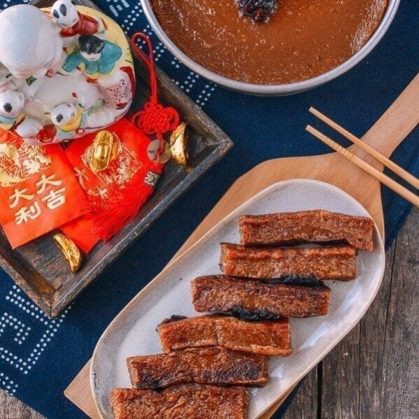 Bai Tang Gao - 白糖糕 (White Sugar Sponge Cake) - The Woks of Life
