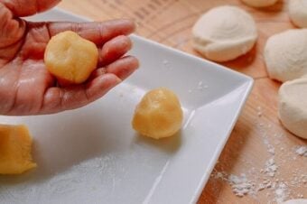Cantonese Steamed Custard Buns (Nai Wong Bao)