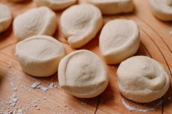 Cantonese Steamed Custard Buns (Nai Wong Bao)