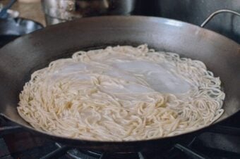 Longevity Noodles - Yi Mein (伊面） - The Woks of Life