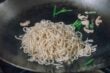 Longevity Noodles - Yi Mein (伊面） - The Woks of Life