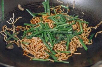 Longevity Noodles - Yi Mein (伊面） - The Woks of Life