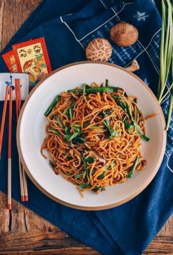 Longevity Noodles - Yi Mein (伊面） - The Woks of Life