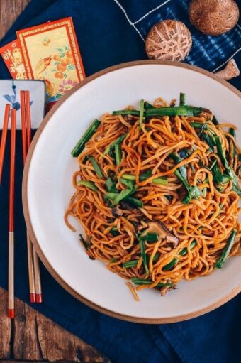 Longevity Noodles - Yi Mein (伊面） - The Woks of Life