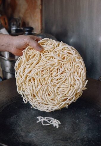 Longevity Noodles - Yi Mein (伊面） - The Woks of Life