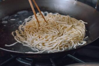 Longevity Noodles - Yi Mein (伊面） - The Woks of Life