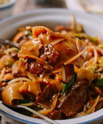 Beef Chow Fun: The Traditional Cantonese Way! - The Woks of Life