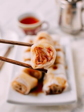 Zhaliang (Fried Dough Rice Noodle Rolls) - The Woks of Life