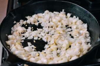 Chinese Steamed Pork Buns (包子 - Baozi) - The Woks of Life