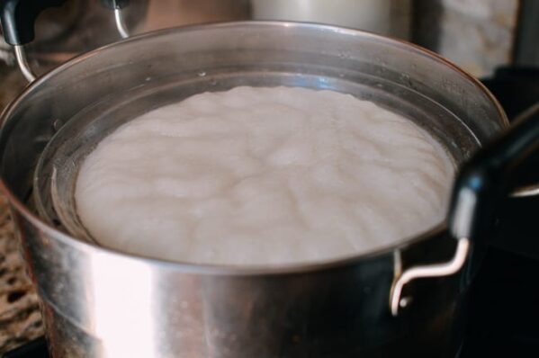 Bai Tang Gao - 白糖糕 (White Sugar Sponge Cake) - The Woks of Life