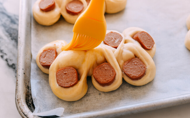 Flower Hot Dog Buns - The Woks of Life