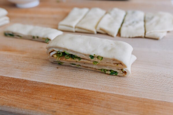 Hua Juan (Chinese Flower Rolls/Scallion Buns) - The Woks of Life