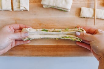 Hua Juan (Chinese Flower Rolls/Scallion Buns) - The Woks of Life