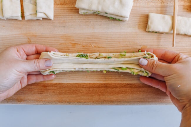 Hua Juan (Chinese Flower Rolls/Scallion Buns) - The Woks of Life