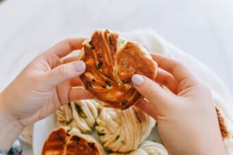 Hua Juan (Chinese Flower Rolls/Scallion Buns) - The Woks of Life