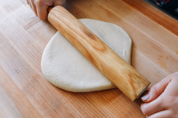 Hua Juan (Chinese Flower Rolls/Scallion Buns) - The Woks of Life