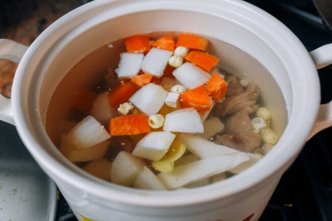 Four Herbs Soup (Si Shen Tang - 四神汤) - The Woks of Life
