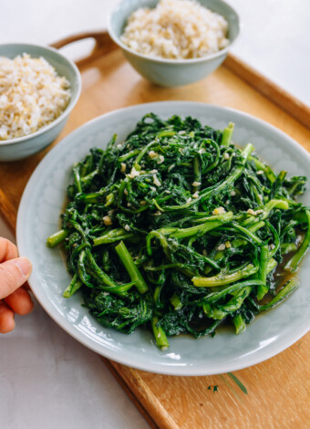 Stir-Fried Tong ho (Chrysanthemum Greens - 炒茼蒿) - The Woks of Life