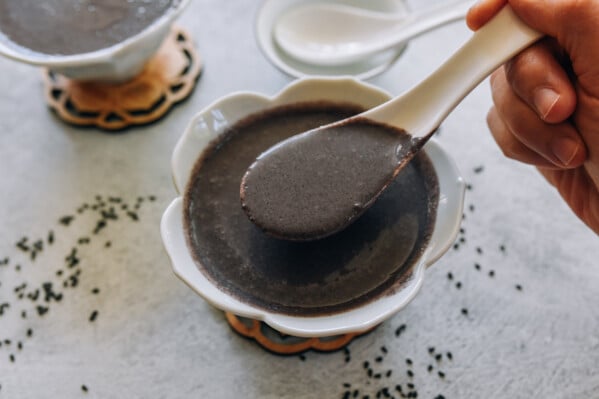 Black Sesame Soup (芝麻糊) - The Woks of Life